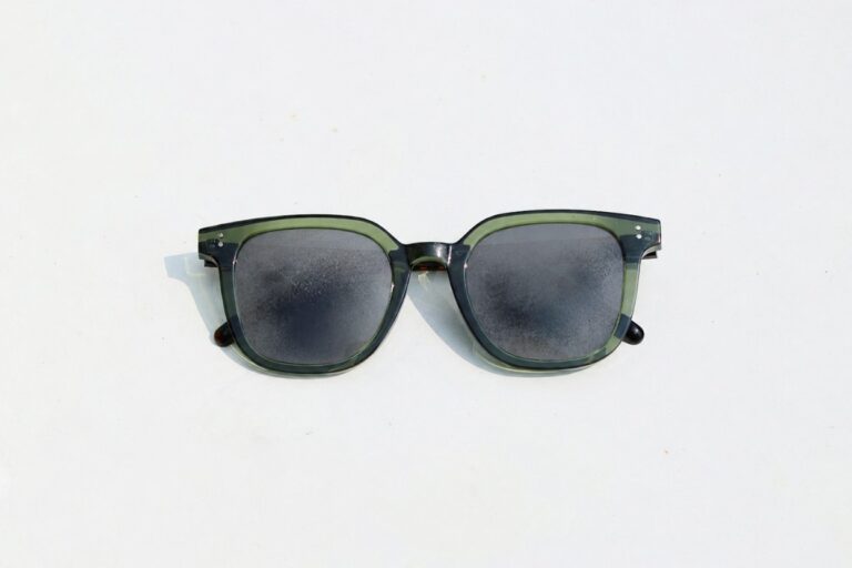 Keep Sunglasses From Fogging Up — Proven Methods 2026 - Hewore